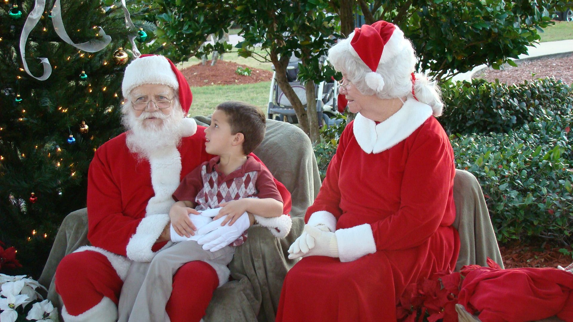 Family - Christmas 07 - Touchton Neighborhood Party